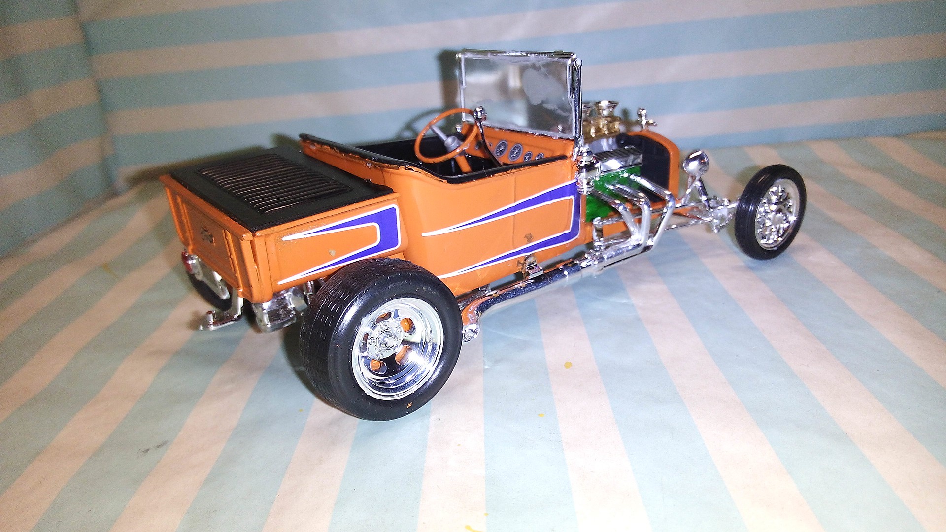 Ford Street Rod -- Plastic Model Car Kit -- 1/24 Scale -- #854336 ...