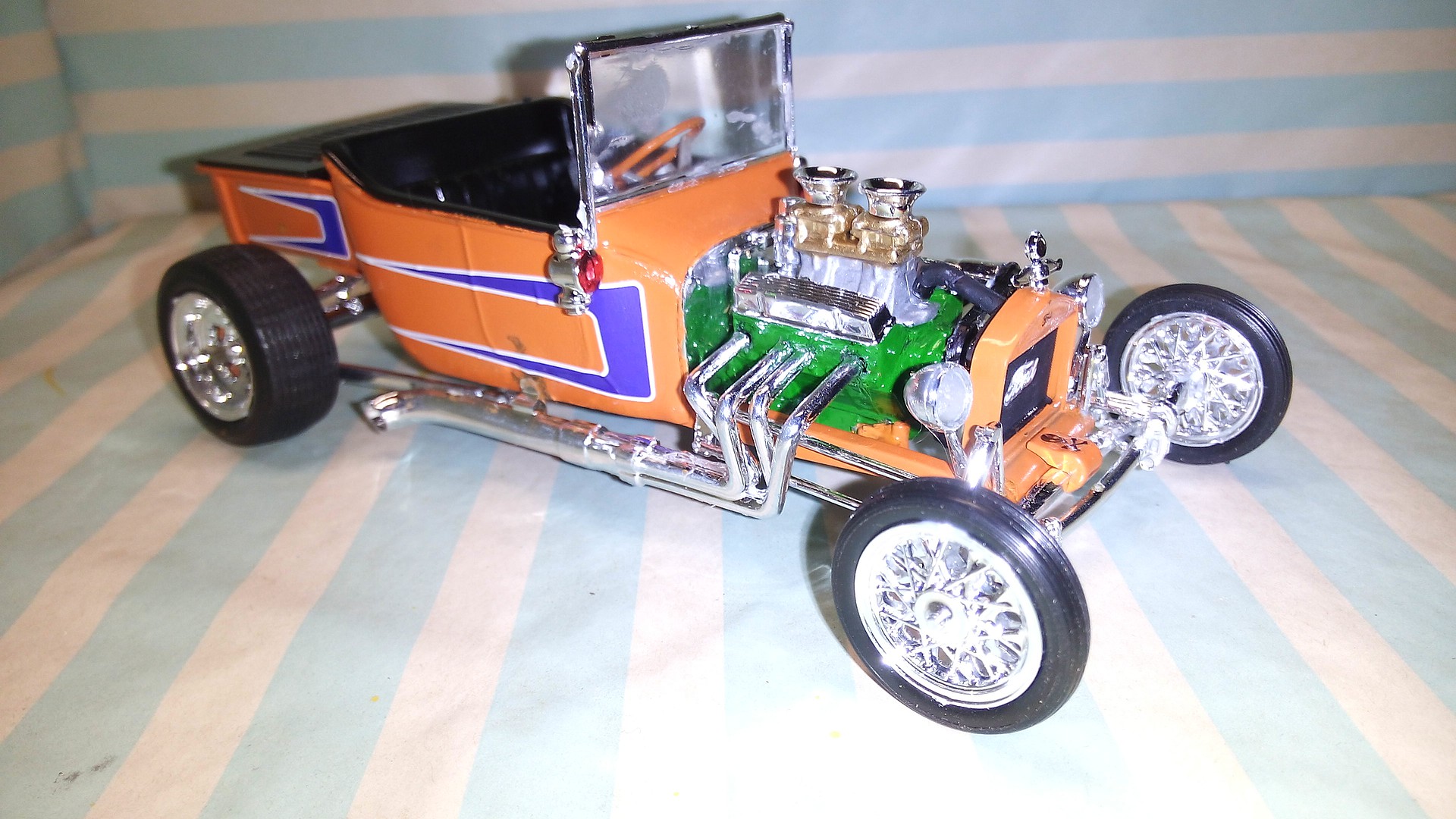 Ford Street Rod -- Plastic Model Car Kit -- 1/24 Scale -- #854336 ...