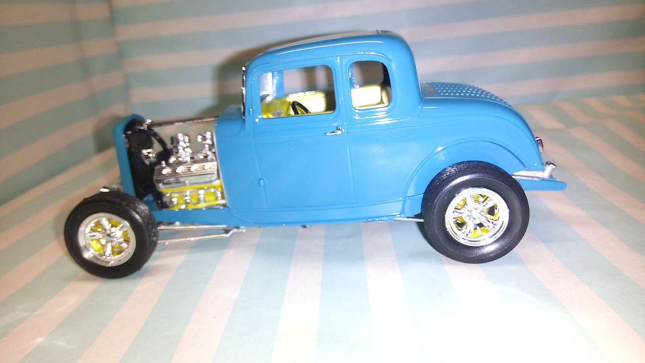 1932 Ford 5 Window Coupe -- Plastic Model Car Kit -- 1/25 Scale ...