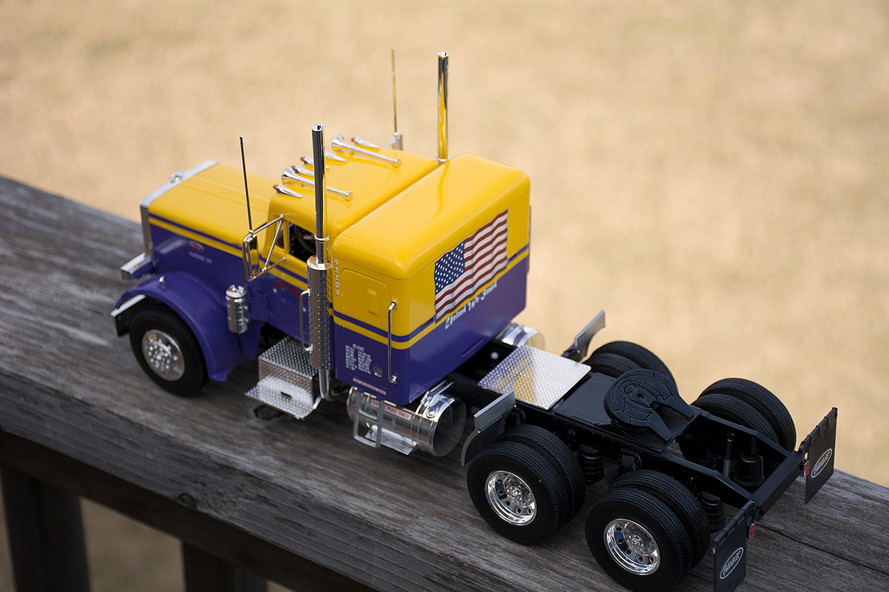 Peterbilt 359 Conventional -- Plastic Model Truck Kit -- 1/25 Scale ...