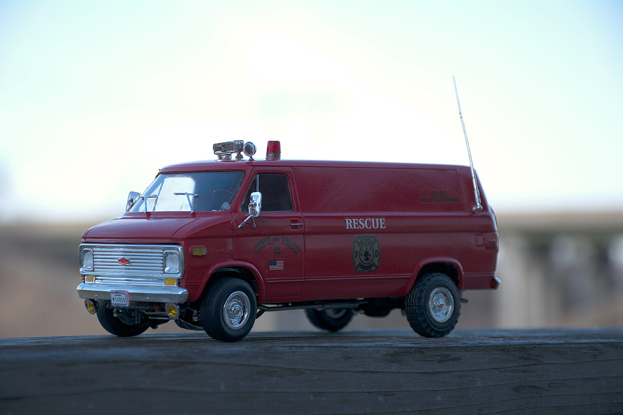 1975 Chevy Rescue Van (Red) -- Plastic Model Car Truck Vehicle Kit -- 1 ...