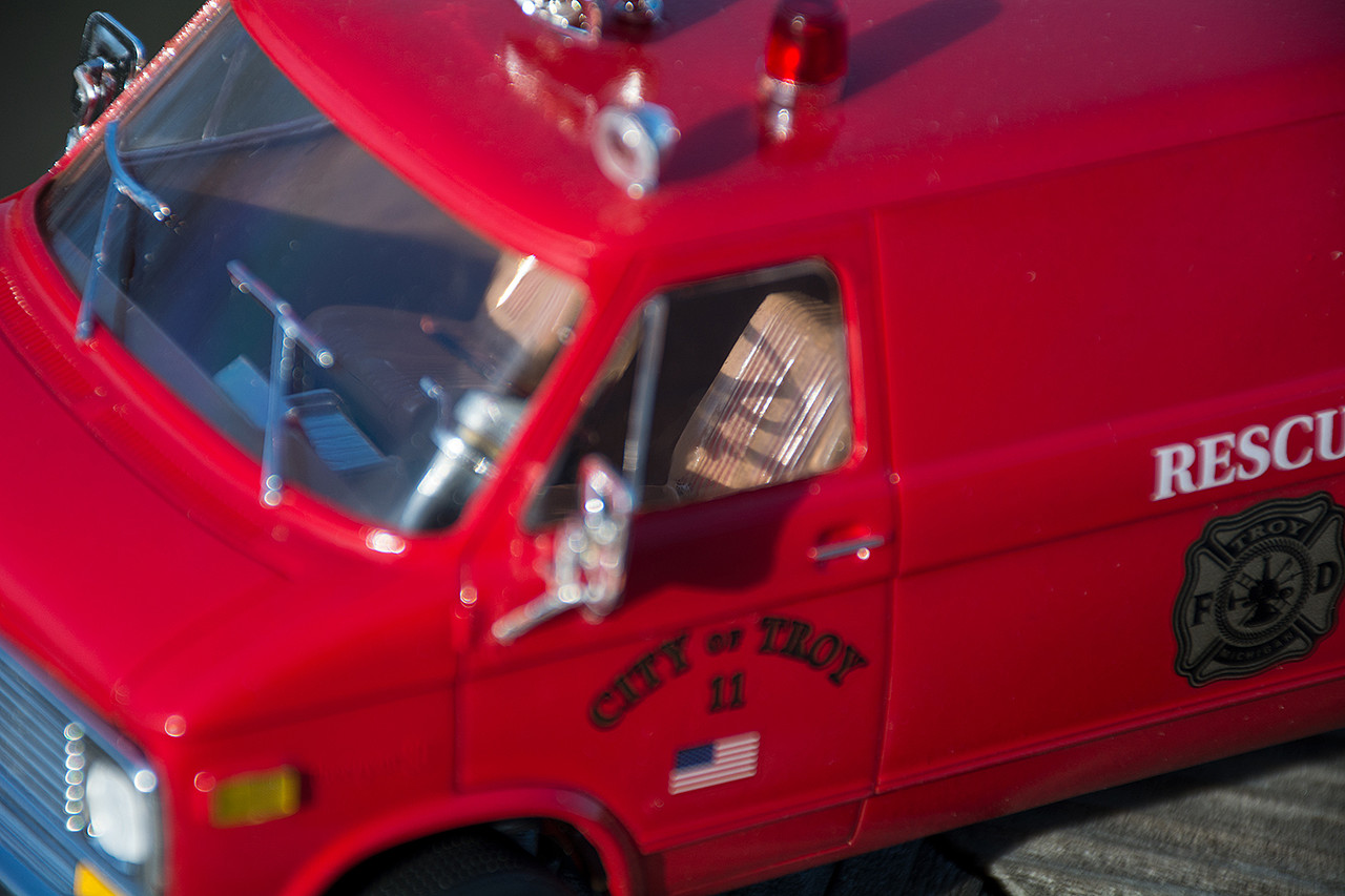 1975 Chevy Rescue Van (Red) -- Plastic Model Car Truck Vehicle Kit -- 1 ...