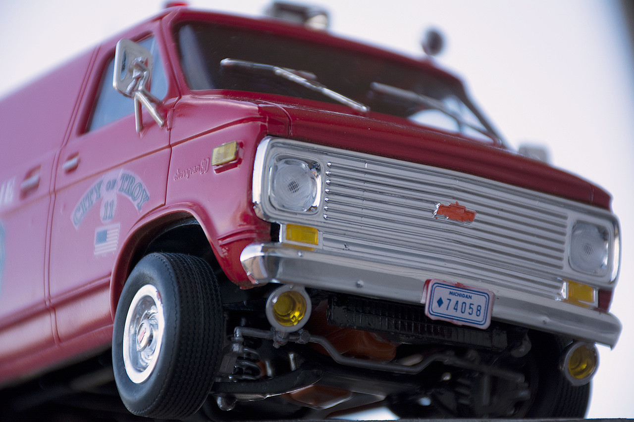 1975 Chevy Rescue Van (Red) -- Plastic Model Car Truck Vehicle Kit -- 1 ...