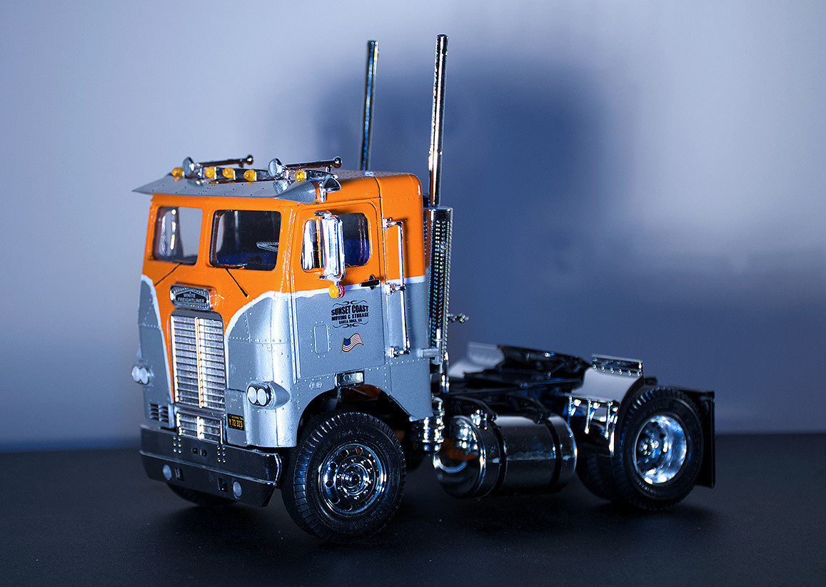 White Freightliner Single Drive Tractor -- Plastic Model Truck Kit -- 1 ...