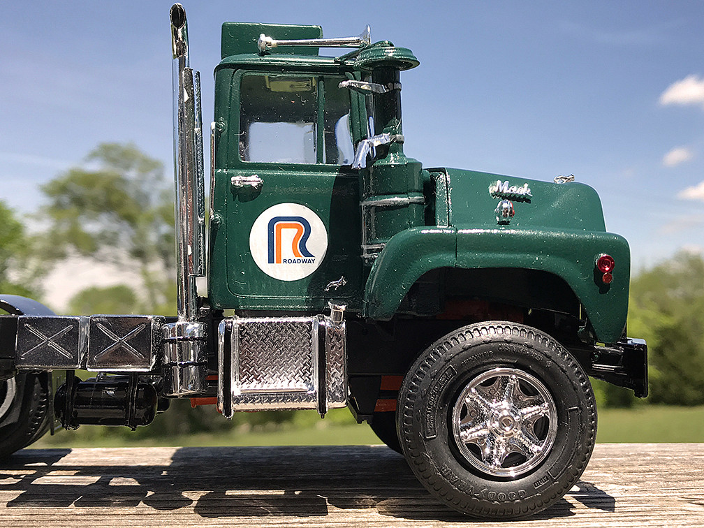 Mack DM600 Tractor -- Plastic Model Truck Kit -- 1/25 Scale -- #pc859 ...