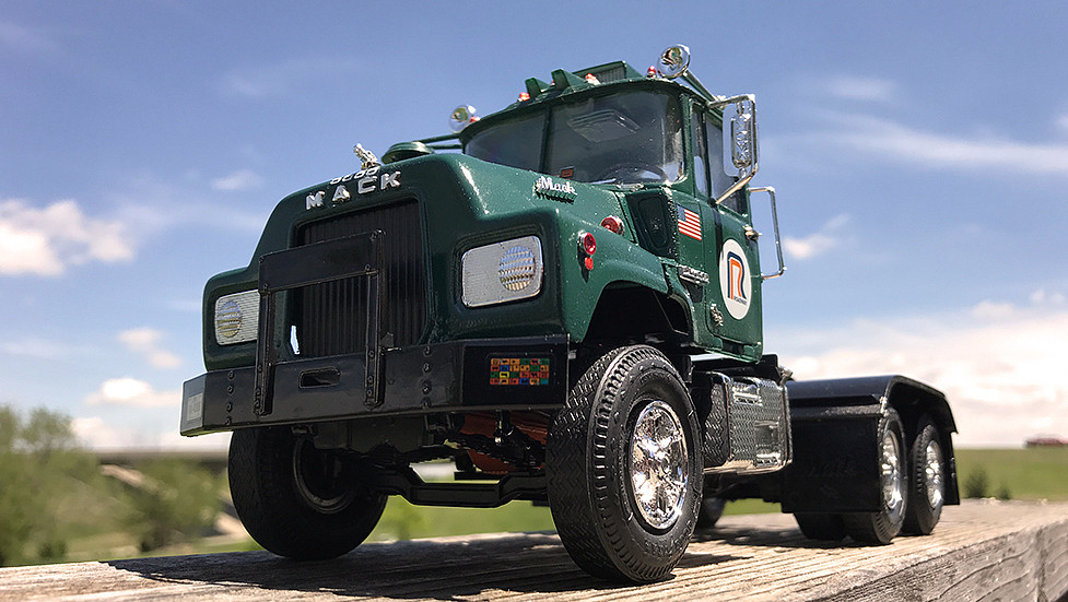 Mack DM600 Tractor -- Plastic Model Truck Kit -- 1/25 Scale -- #pc859 ...