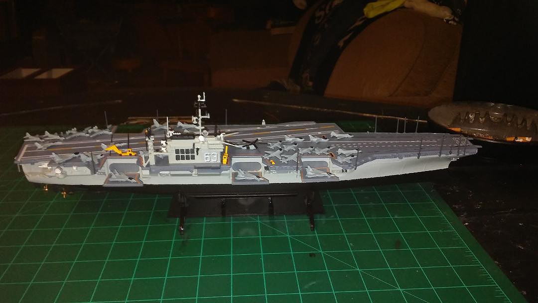 USS Kitty Hawk -- Plastic Model Aircraft Carrier Kit -- 1/800 Scale ...