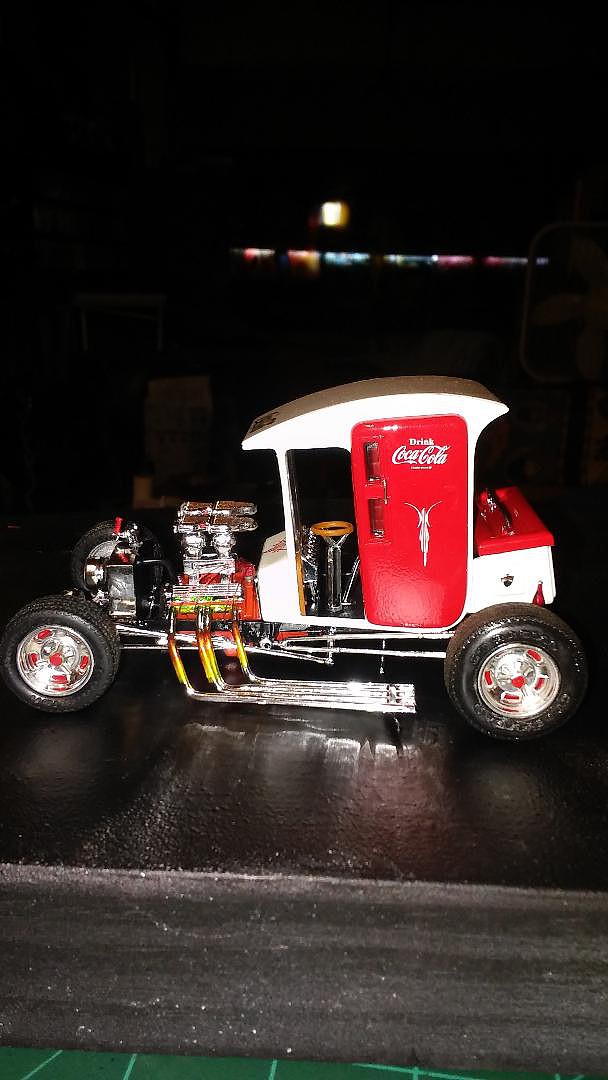 Coca Cola Vending Machine Show Rod SE -- Plastic Model Car Kit -- 1/25 ...