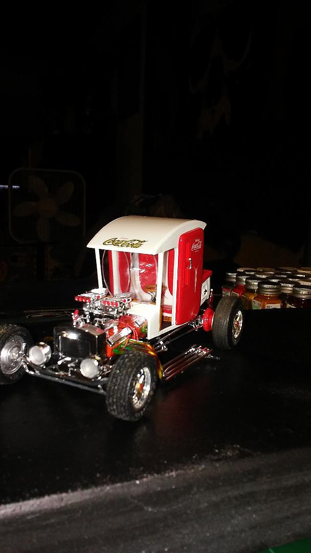 Coca Cola Vending Machine Show Rod SE -- Plastic Model Car Kit -- 1/25 ...