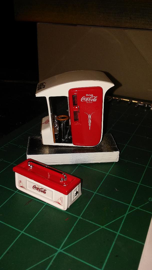 Coca Cola Vending Machine Show Rod SE -- Plastic Model Car Kit -- 1/25 ...