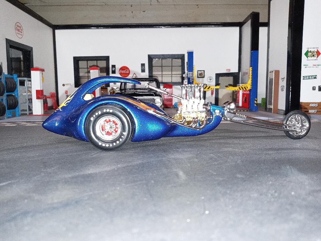 Torque Custom Trike -- Plastic Model Motorcycle Kit -- 1/25 Scale ...