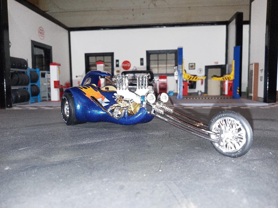 Torque Custom Trike -- Plastic Model Motorcycle Kit -- 1/25 Scale ...