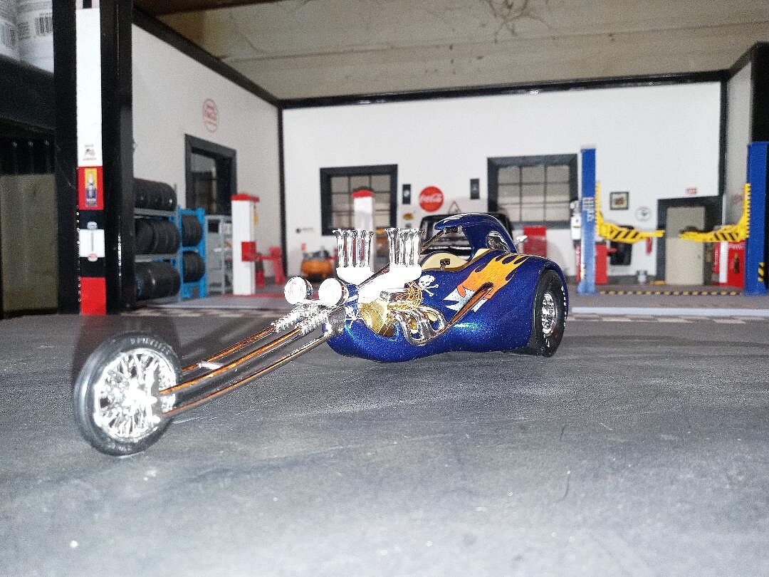 Torque Custom Trike -- Plastic Model Motorcycle Kit -- 1/25 Scale ...