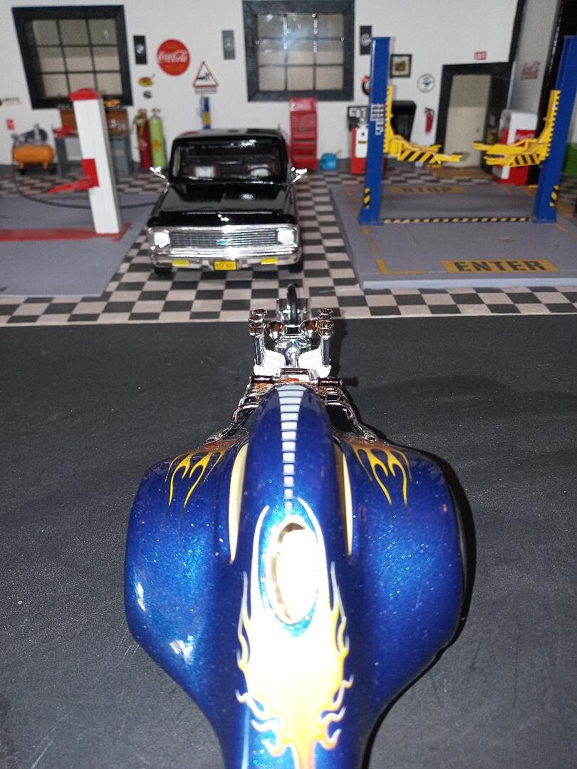 Torque Custom Trike -- Plastic Model Motorcycle Kit -- 1/25 Scale ...