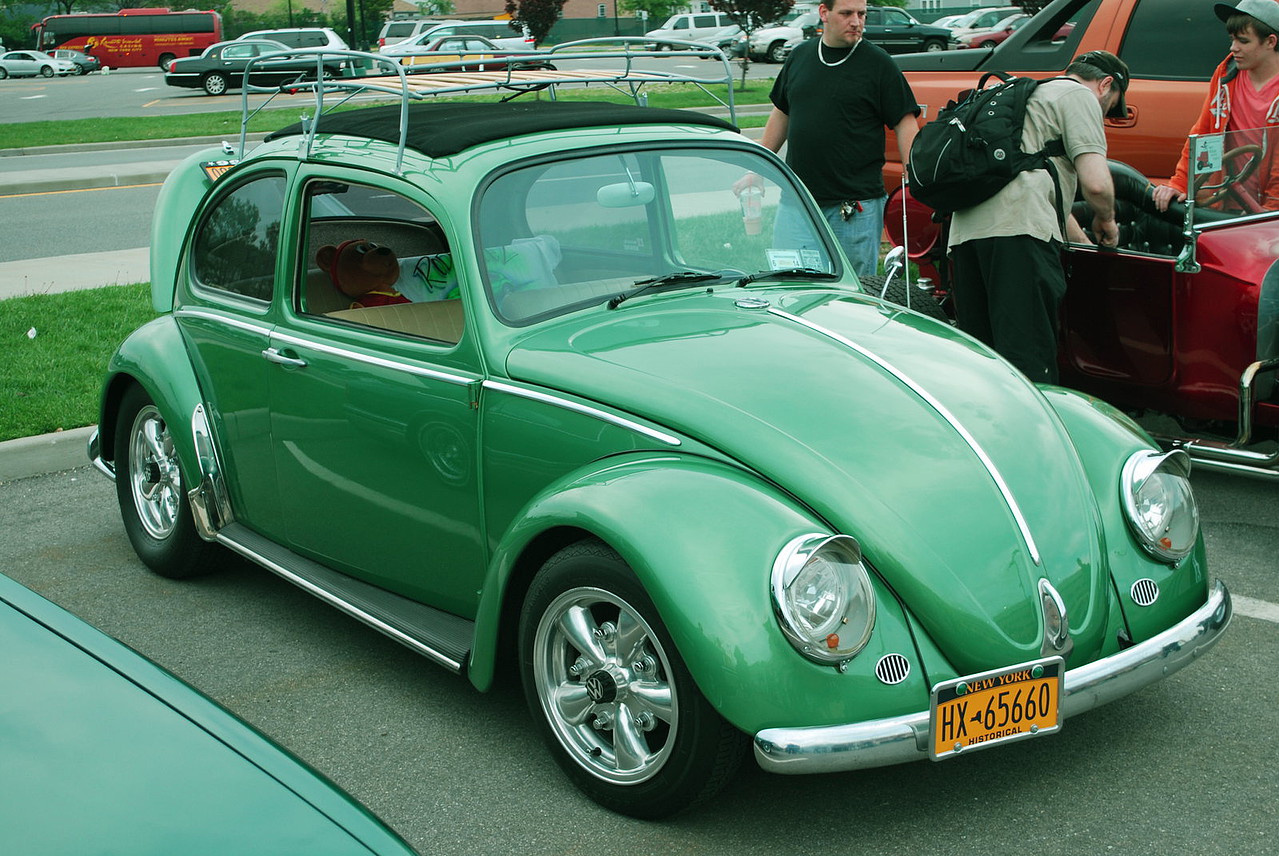 1966 Volkswagen Beetle VW BUG -- Plastic Model Car Kit -- 1/24 Scale ...