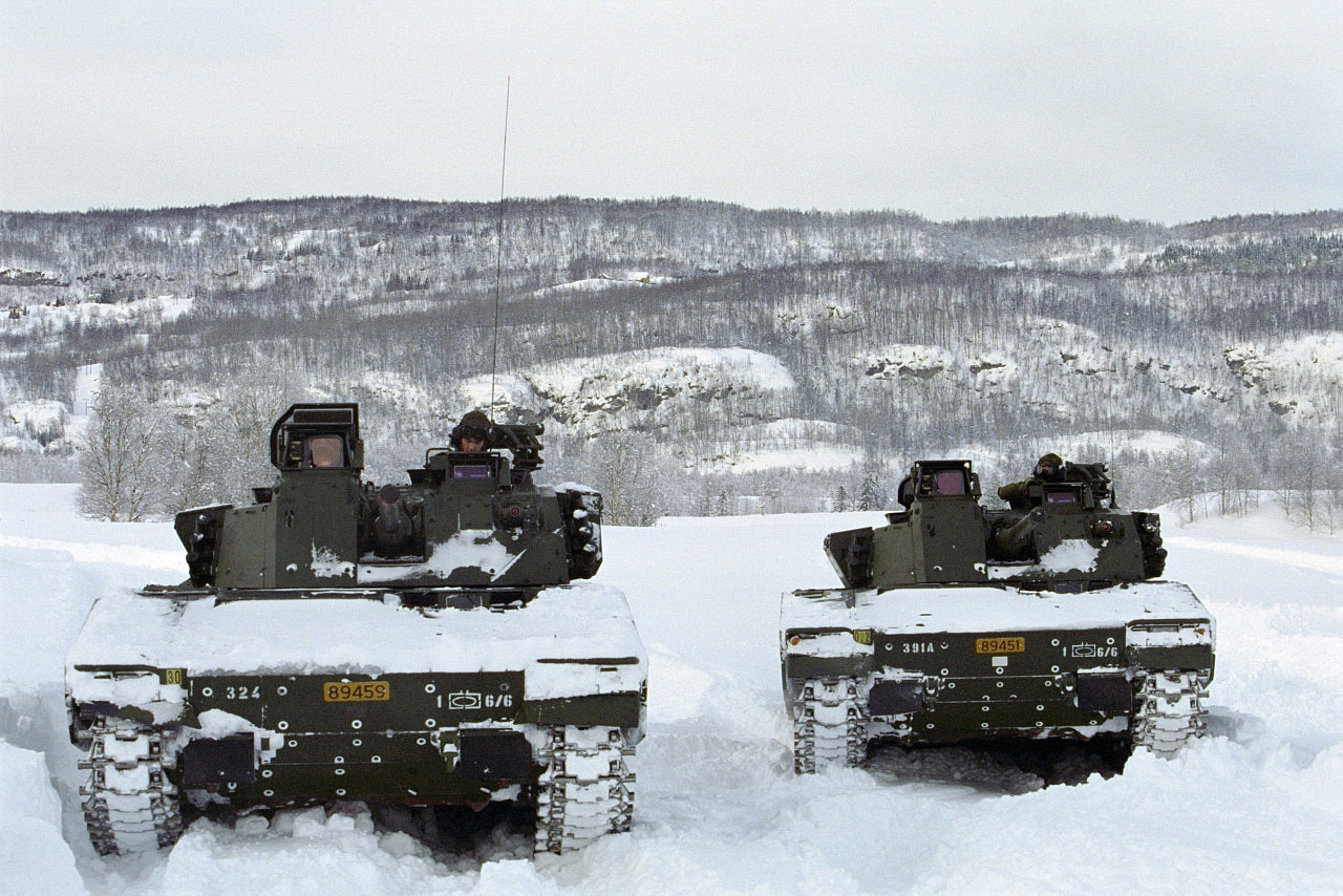 CV90-40C IFV Armor Tank -- Plastic Model Military Vehicle Kit -- 1/35 ...