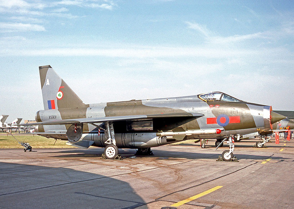 English Electric (BAC) Lightning F2A/F6 Fighter -- Plastic Model ...