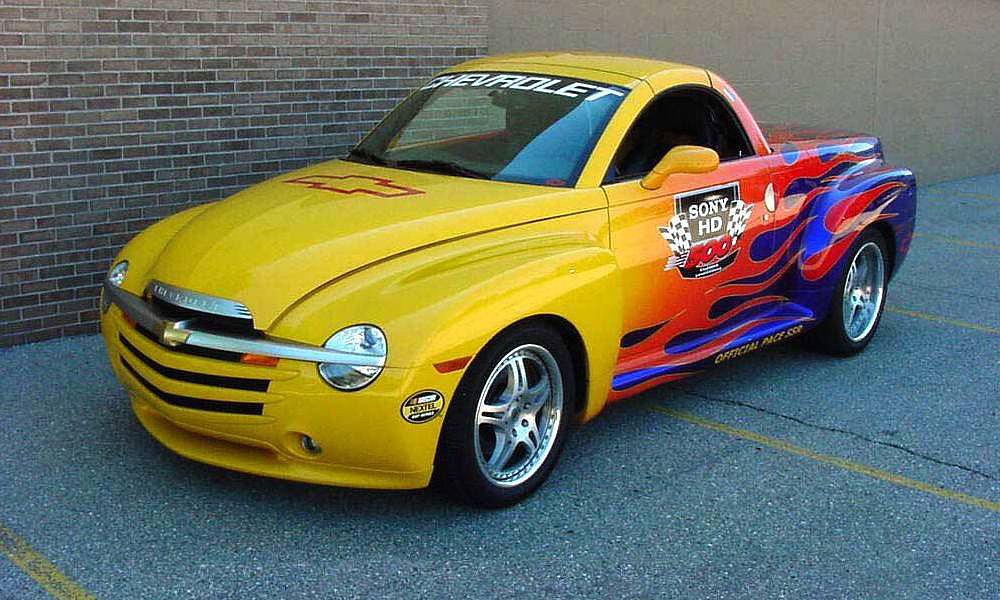 2003 Chevy SSR -- Plastic Model Car Kit -- 1/25 Scale -- #854052 ...