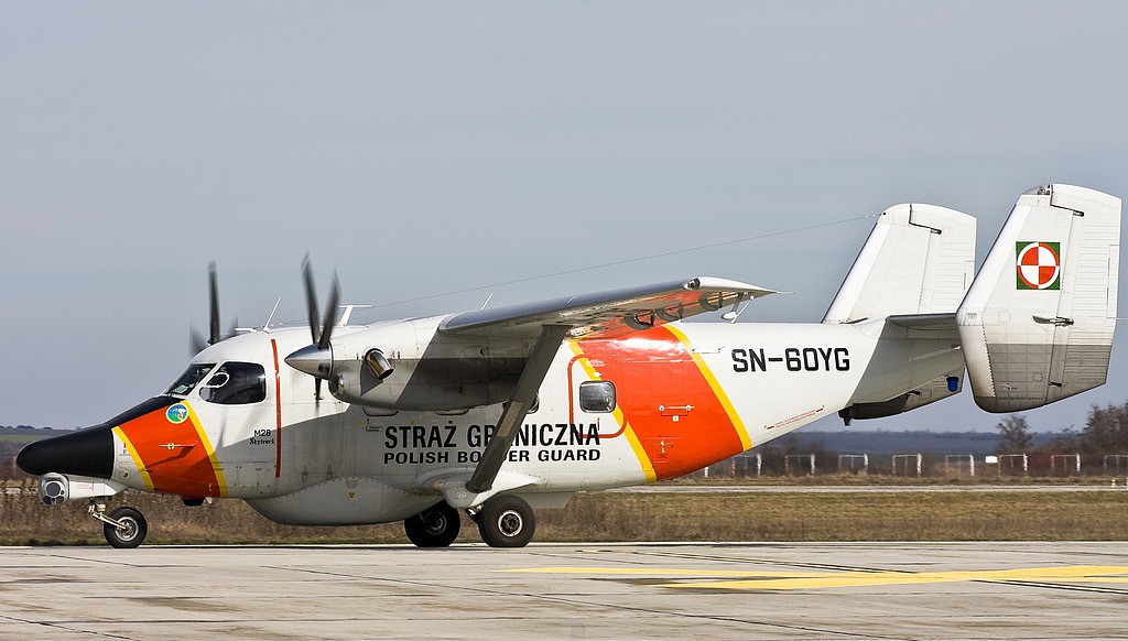 PZL M28 Bryza Bis Polish Navy Anti-Submarine -- Plastic Model Airplane ...