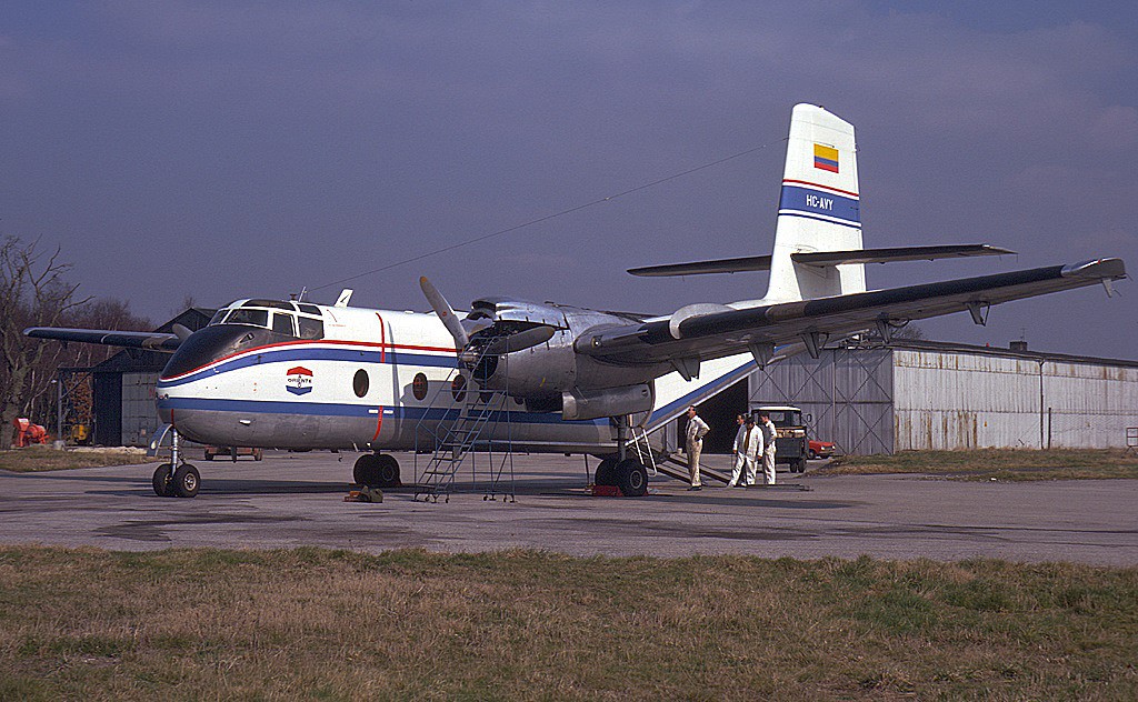 DHC4A Caribou Cargo Aircraft -- Plastic Model Airplane Kit -- 1/144 ...
