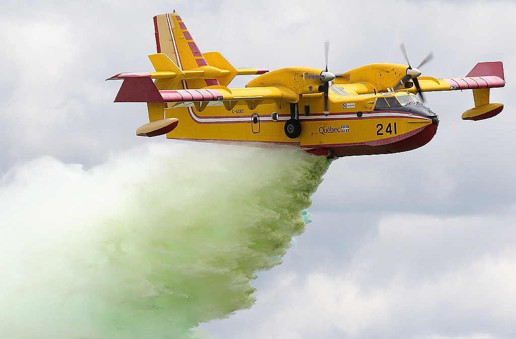 Canadair CL-415 -- Plastic Model Airplane Kit -- 1/72 Scale -- #04998 ...