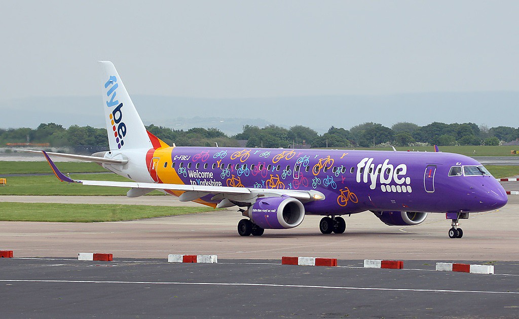 Embraer 195 -- Plastic Model Airplane Kit -- 1/144 Scale -- #04884 ...