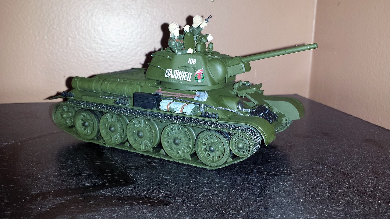 Russian 734/76 1943 Tank -- Plastic Model Military Vehicle Kit -- 1/35 ...