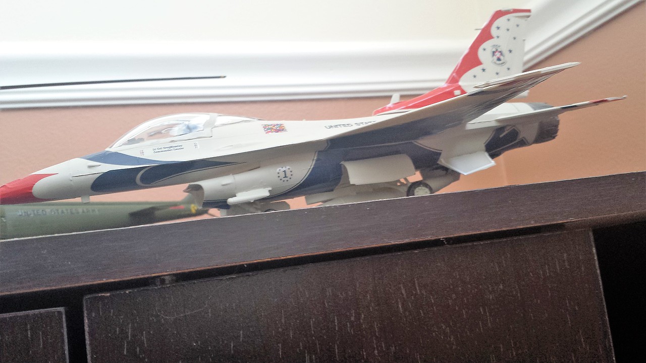 F-16 Air Team -- Plastic Model Airplane Kit -- 1/48 Scale -- #855326 ...