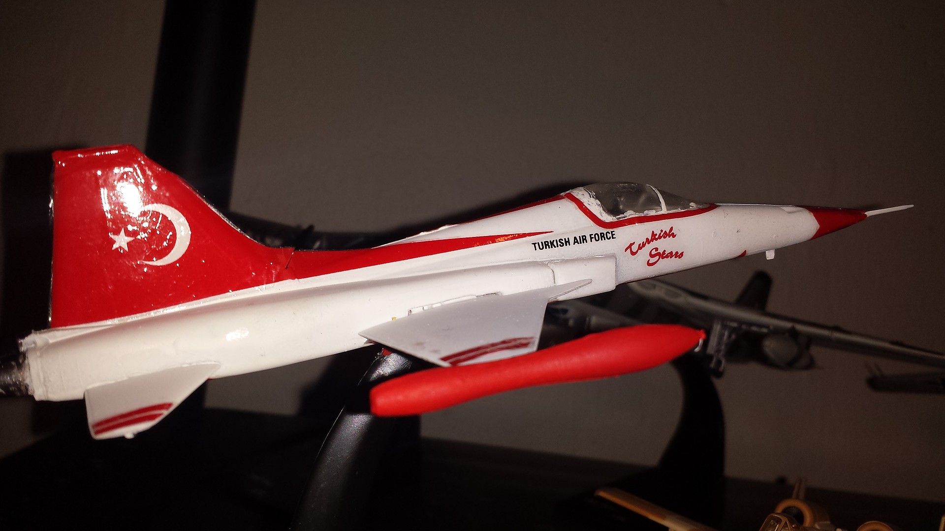 NF-5A Freedom Fighter -- Plastic Model Airplane Kit -- 1/72 Scale ...