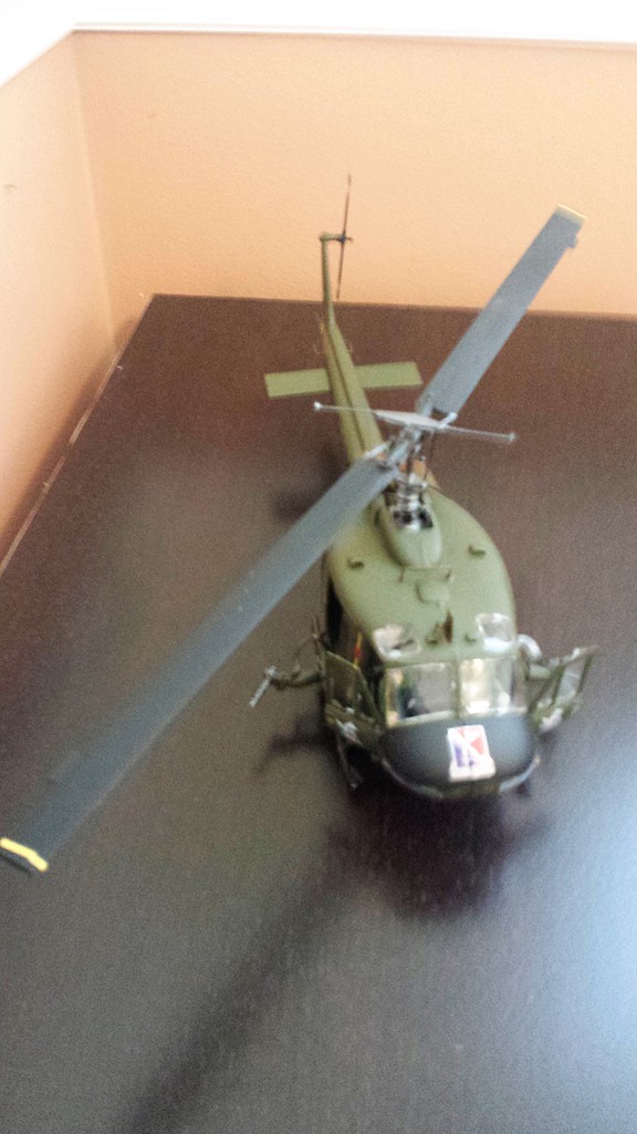 UH-1D Huey Gunship -- Plastic Model Helicopter Kit -- 1/32 Scale ...