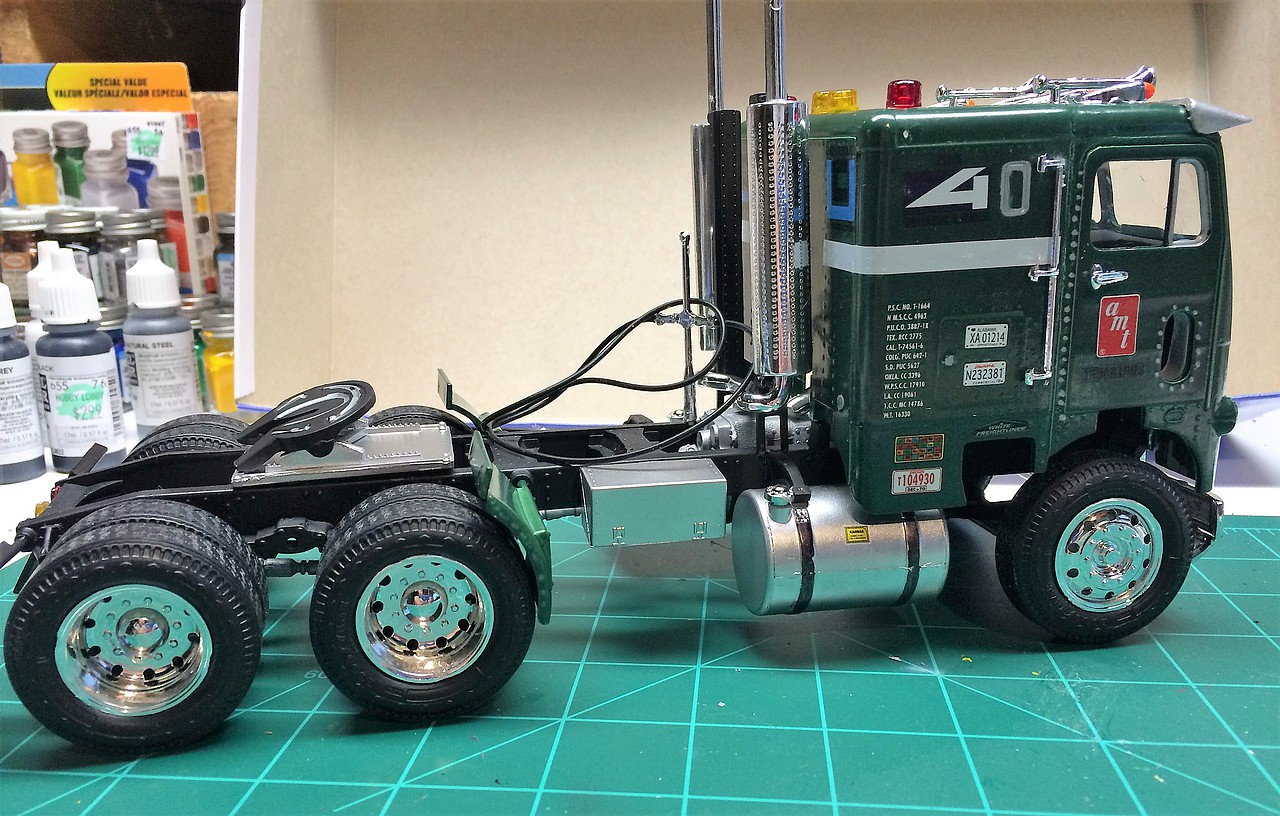 White Freightliner Dual Drive Tractor -- Plastic Model Tractor Truck ...