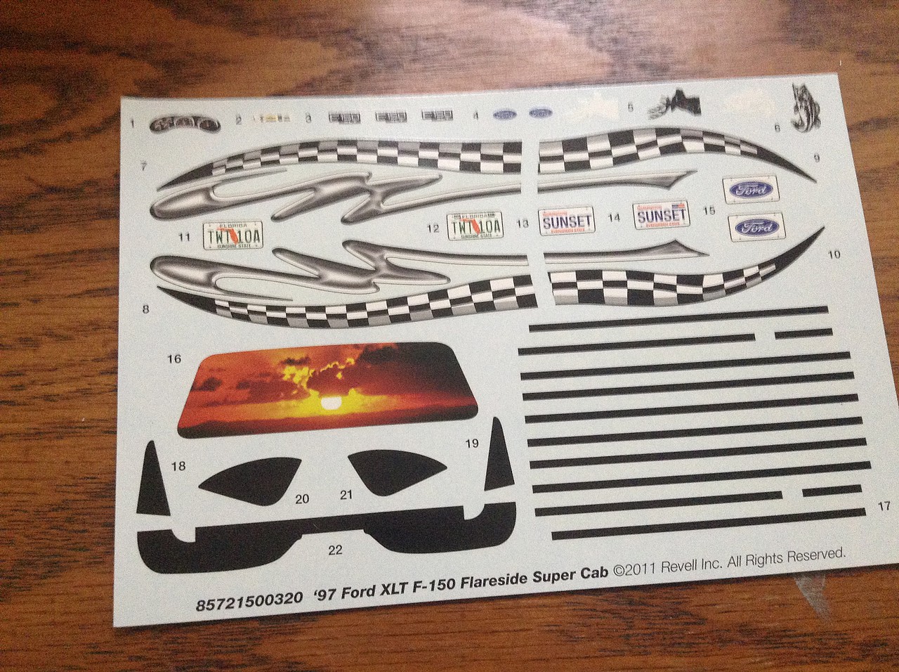 1997 Ford F150 XLT -- Plastic Model Truck Kit -- 1/25 Scale -- #857215 ...