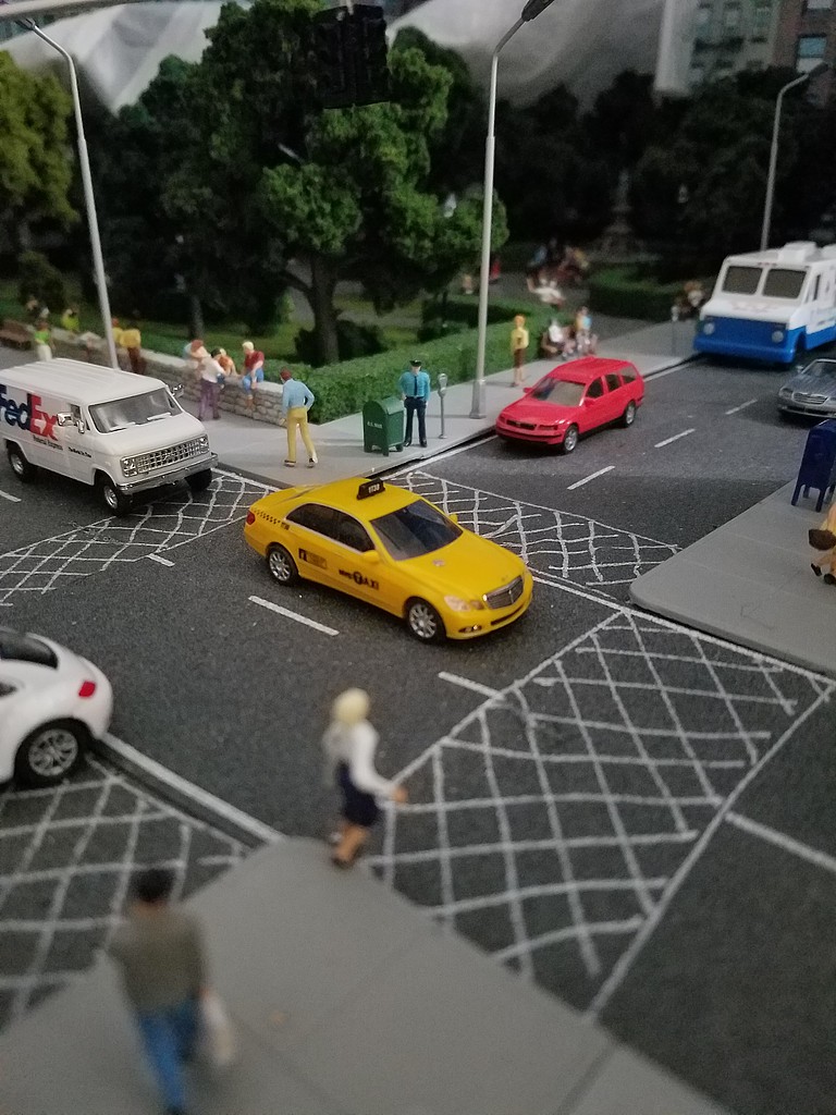 2009 Mercedes-Benz E Klasse 4-Door Sedan NYC Taxi -- HO Scale Model ...