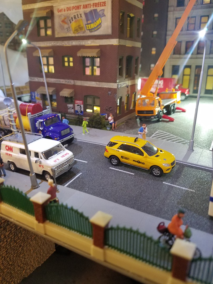 2009 Mercedes-Benz E Klasse 4-Door Sedan NYC Taxi -- HO Scale Model ...