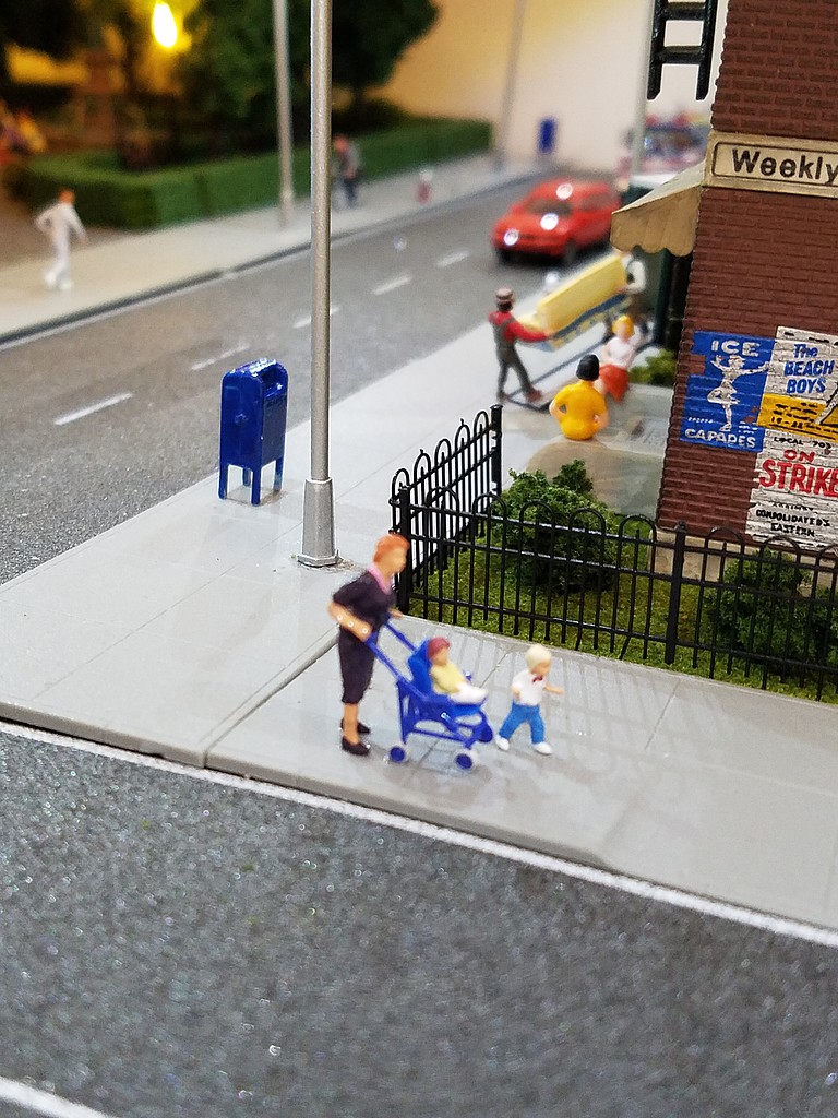 Pedestrians Parents w/Children & Strollers -- Model Railroad Figures ...