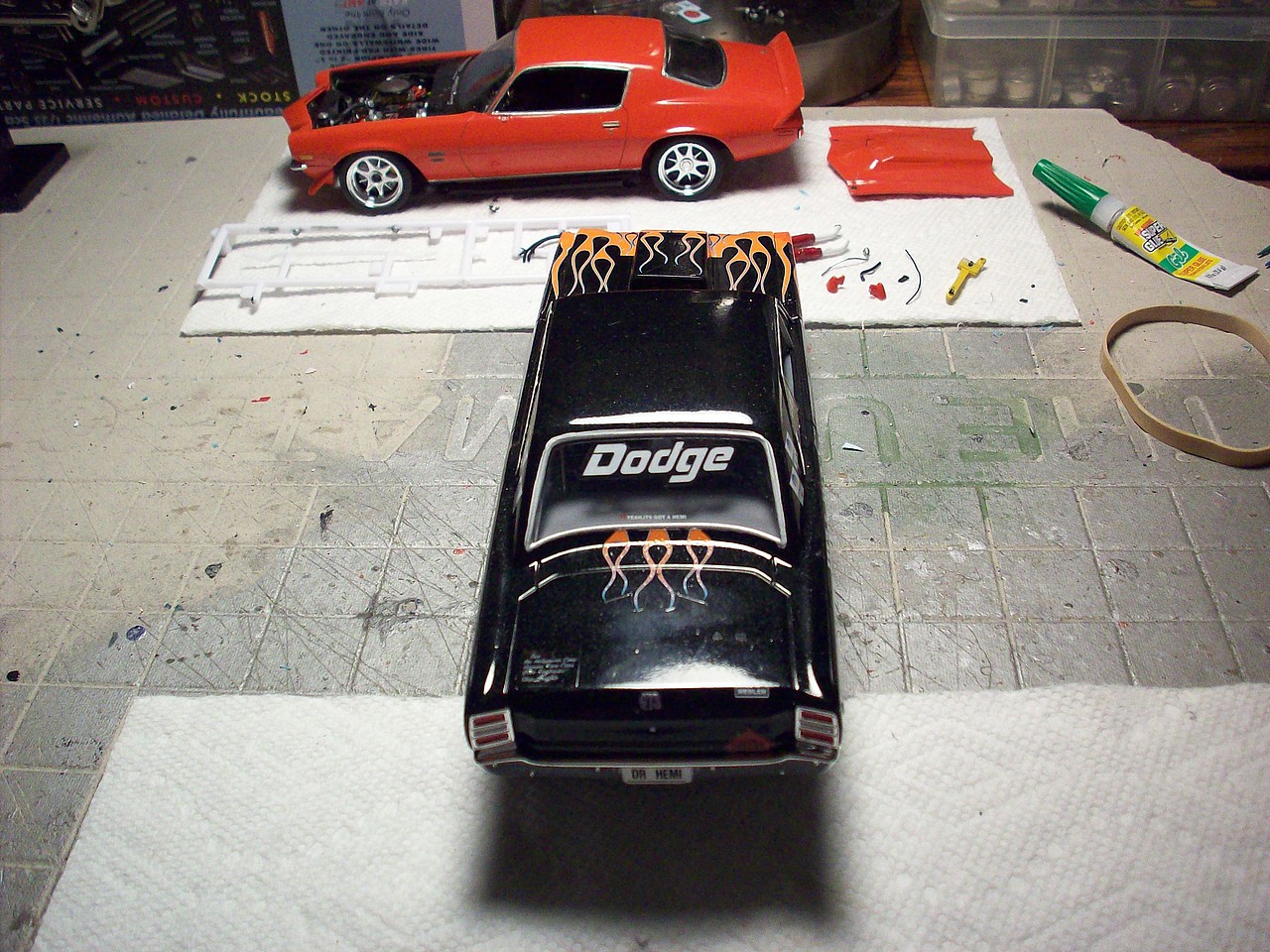 1968 Dodge Hemi Dart 2'n1 -- Plastic Model Car Kit -- 1/25 Scale ...