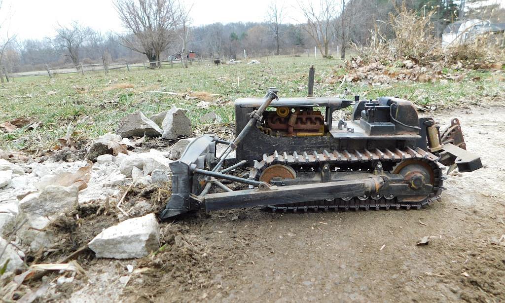 Construction Bulldozer -- Plastic Model Tractor Kit -- 1/25 Scale ...