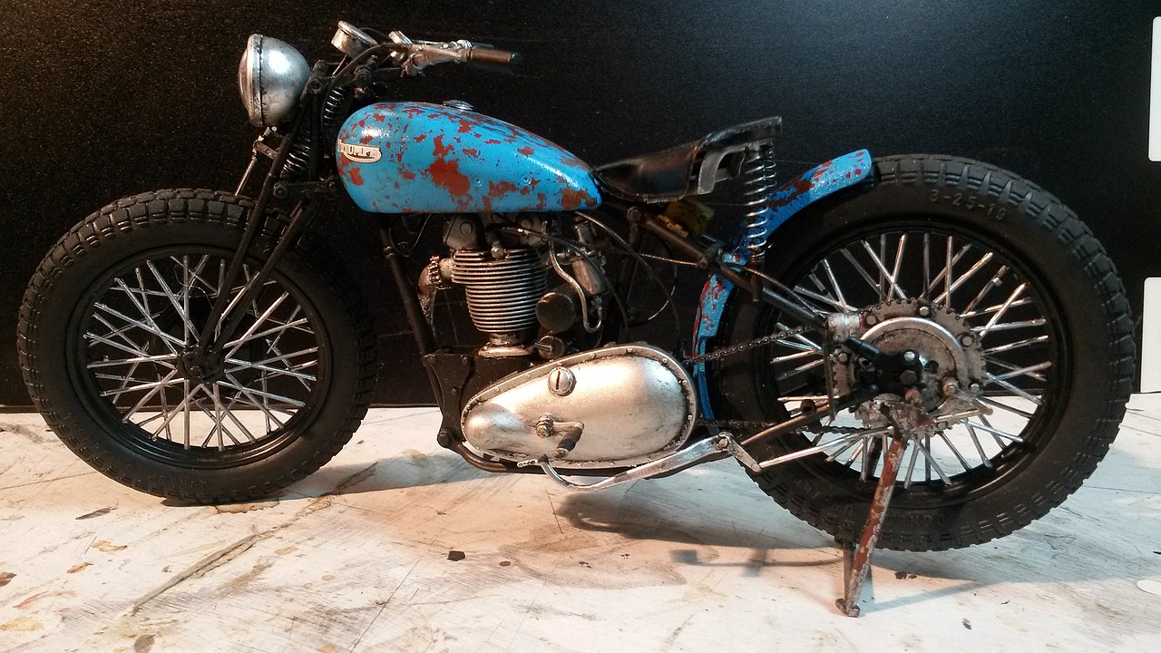 WWII Triumph 3WH Motorcycle -- Plastic Model Motorcycle -- 1/9 Scale ...