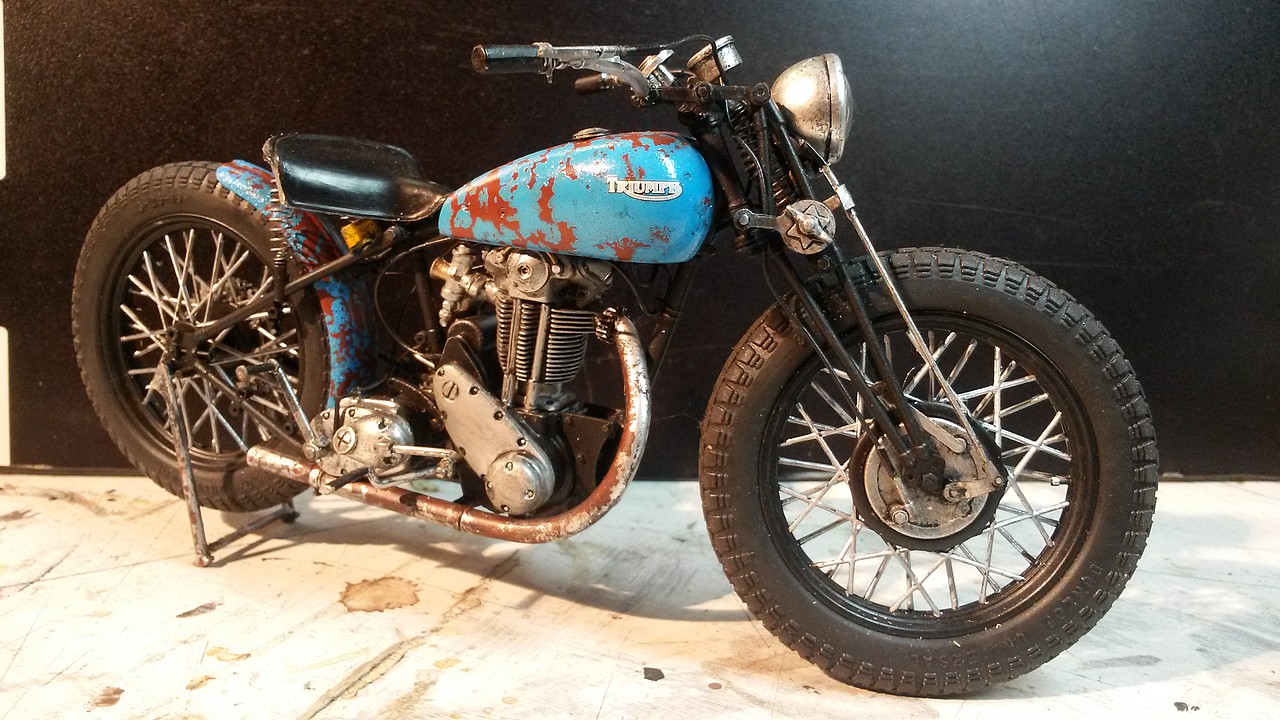 WWII Triumph 3WH Motorcycle -- Plastic Model Motorcycle -- 1/9 Scale ...