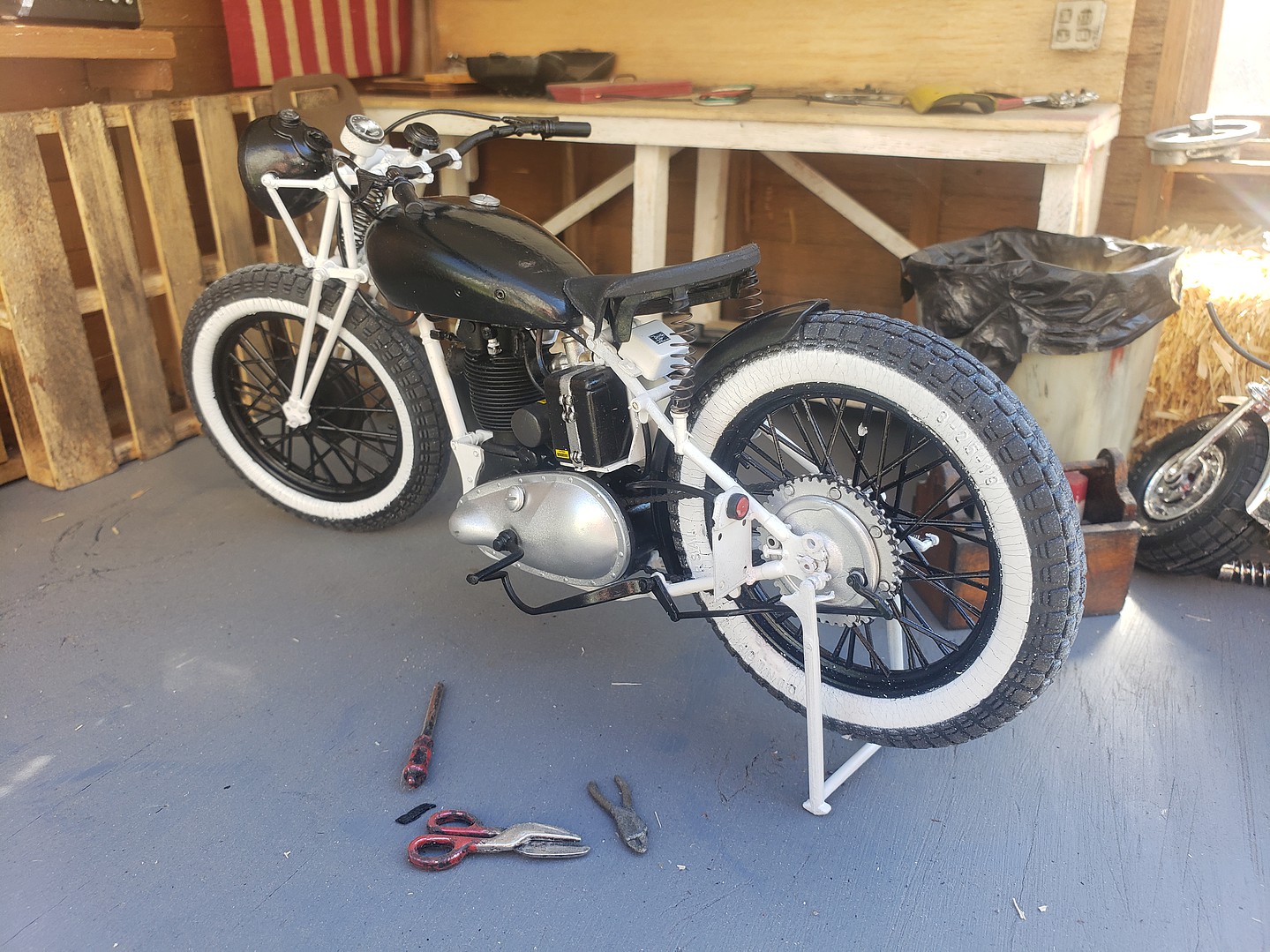 WWII Triumph 3WH Motorcycle -- Plastic Model Motorcycle -- 1/9 Scale ...