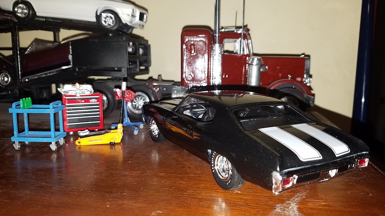 '70 Chevelle Baldwin Motion -- Plastic Model Car Kit -- 1/24 Scale ...