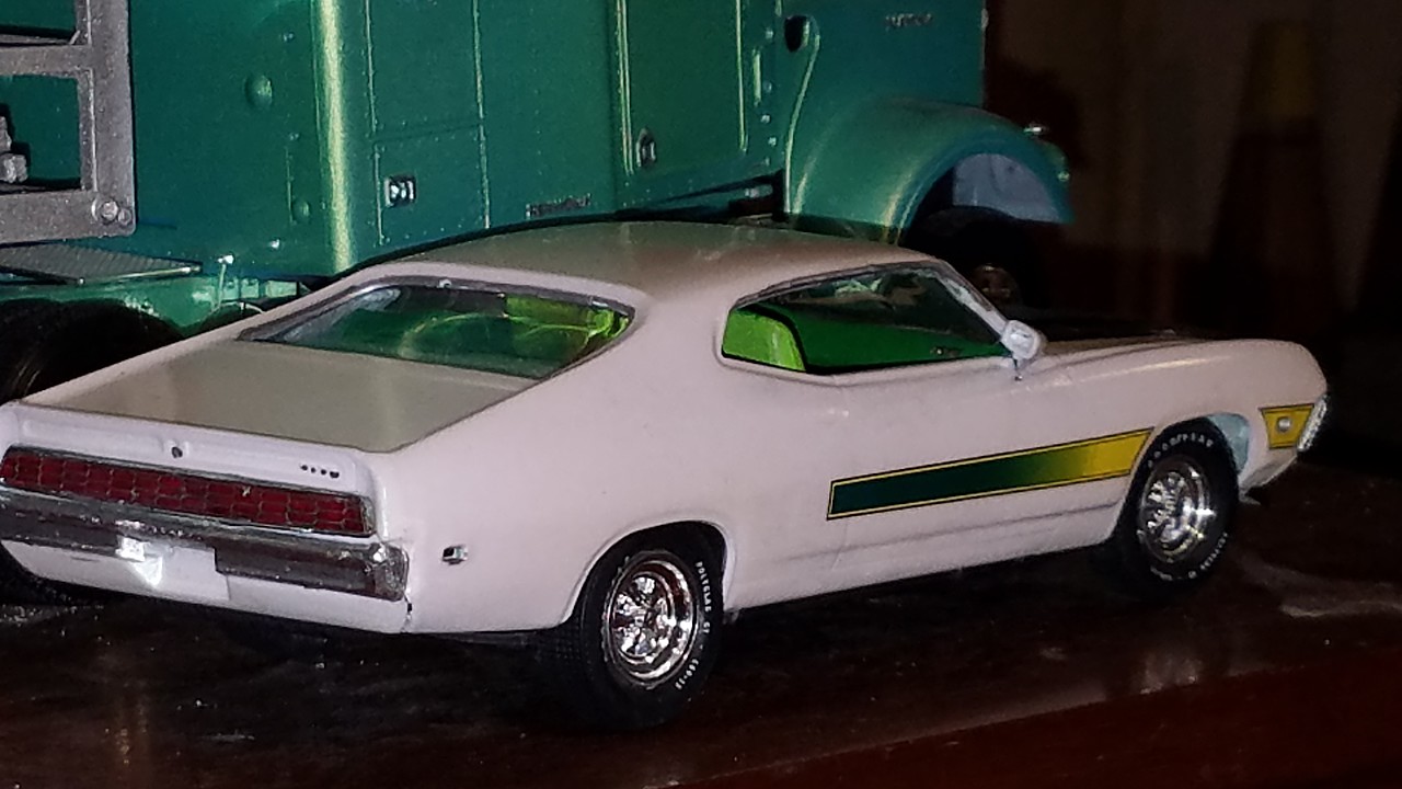 1970 Ford Torino GT 2'n1 -- Plastic Model Car Kit -- 1/25 Scale ...