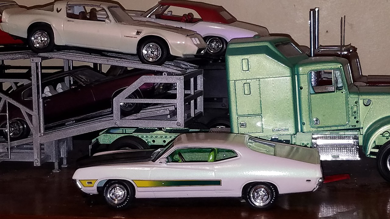 1970 Ford Torino GT 2'n1 -- Plastic Model Car Kit -- 1/25 Scale ...