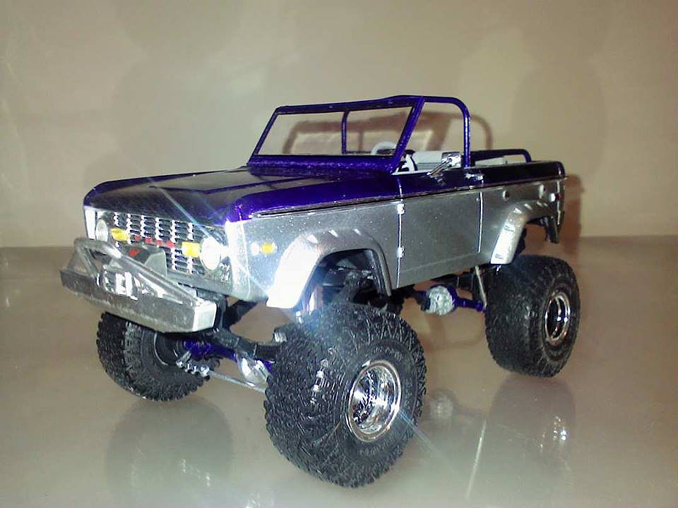 Ford Bronco -- Plastic Model Truck Kit -- 1/25 Scale -- #85-4320 ...