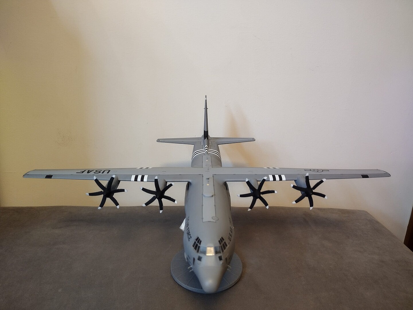 C-130J30 Heavy Transport -- Plastic Model Airplane Kit -- 1/72 Scale ...
