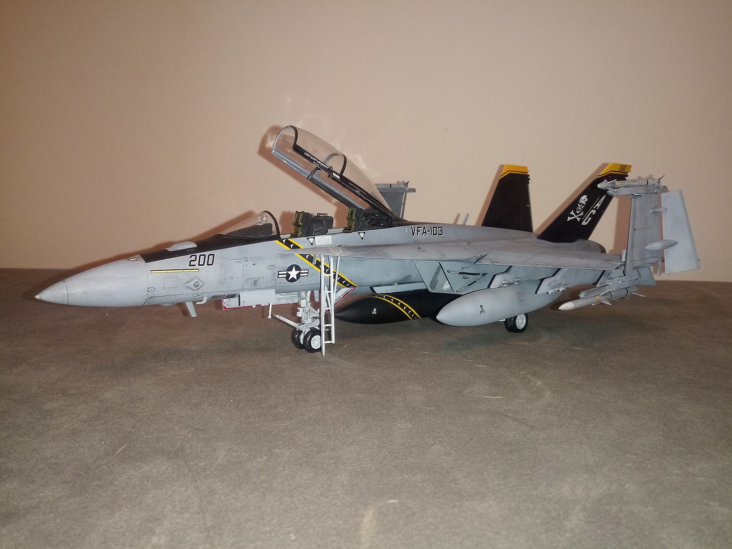 F/A-18F Super Hornet -- Plastic Model Airplane Kit -- 1/48 Scale ...