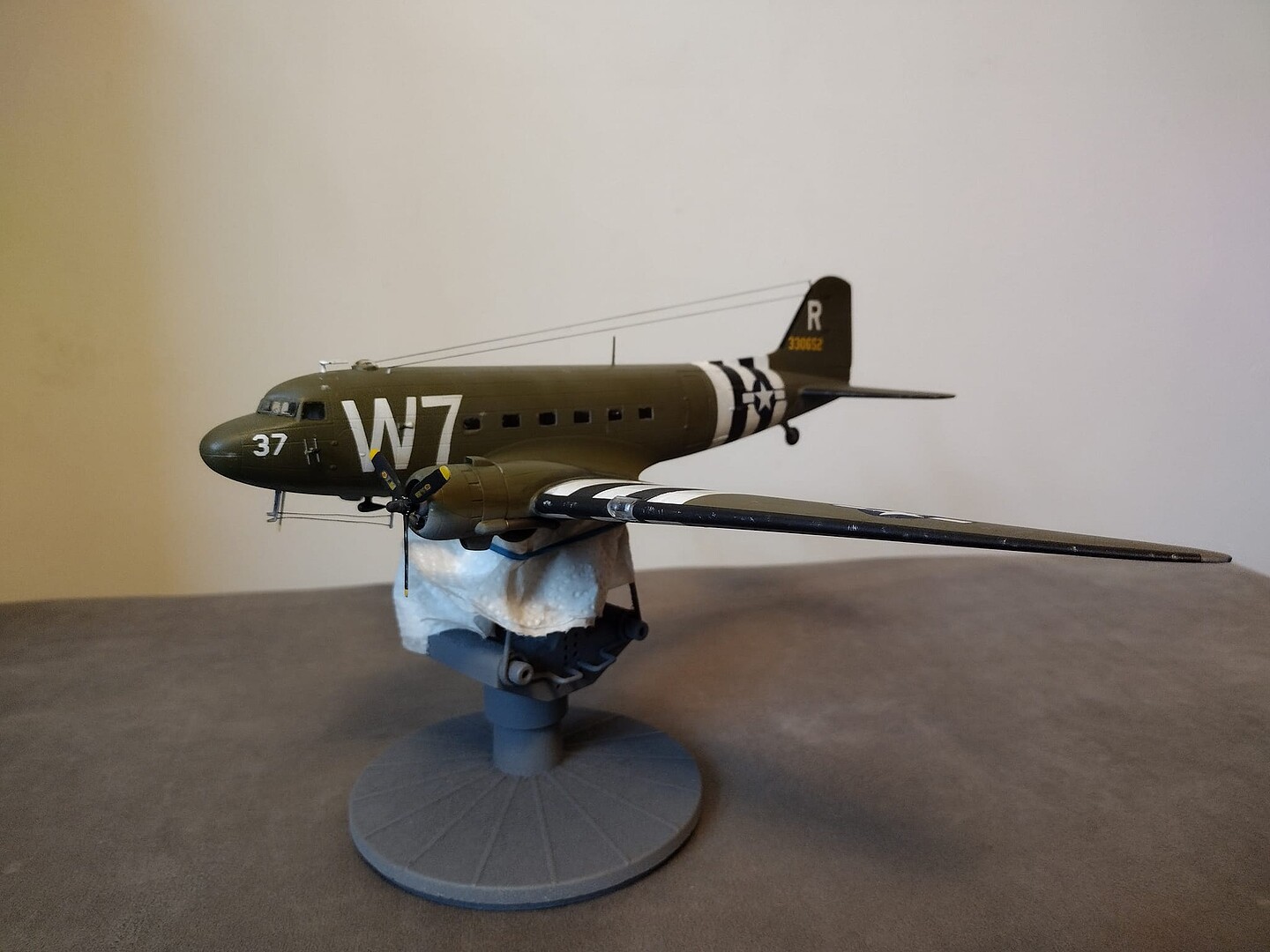C-47 Skytrain -- Plastic Model Airplane Kit -- 1/72 Scale -- #550127 ...