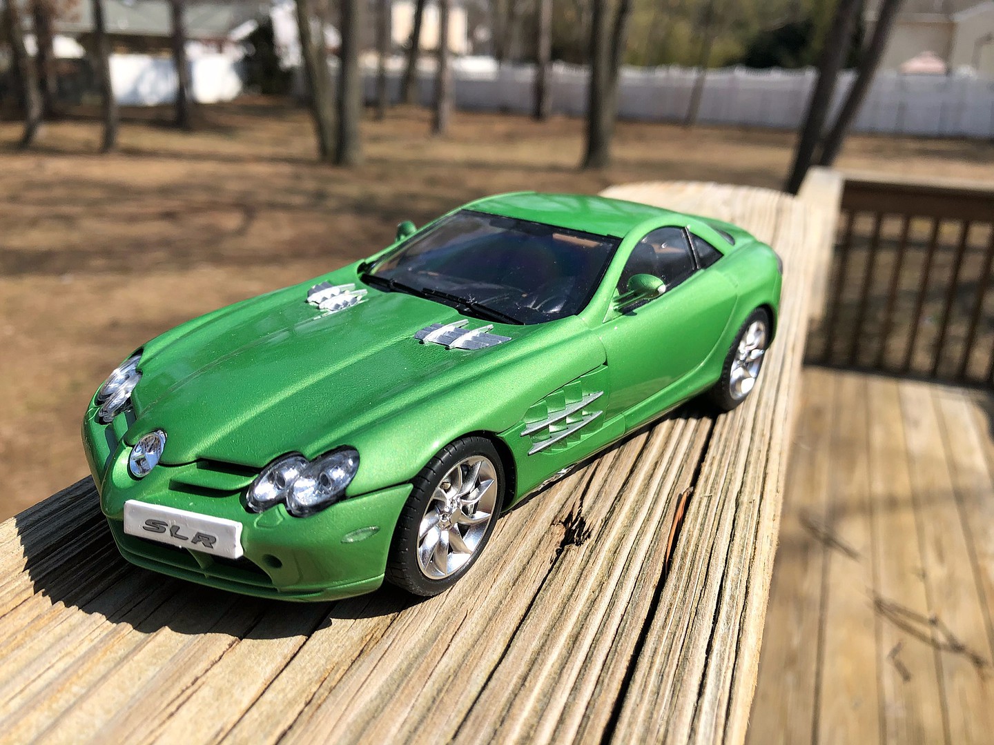 Mercedes-Benz SLR McLaren Sportscar Coupe -- Plastic Model Car Kit -- 1 ...