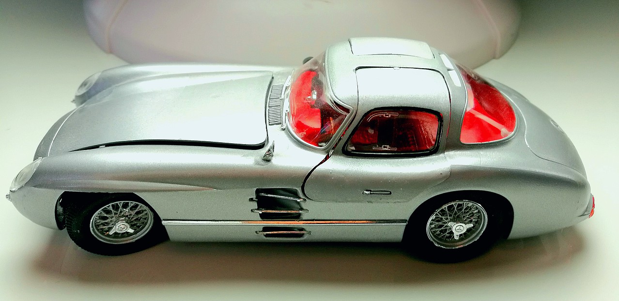 Mercedes-Benz 300SL -- Plastic Model Car Kit -- 1/24 Scale -- #24338 ...