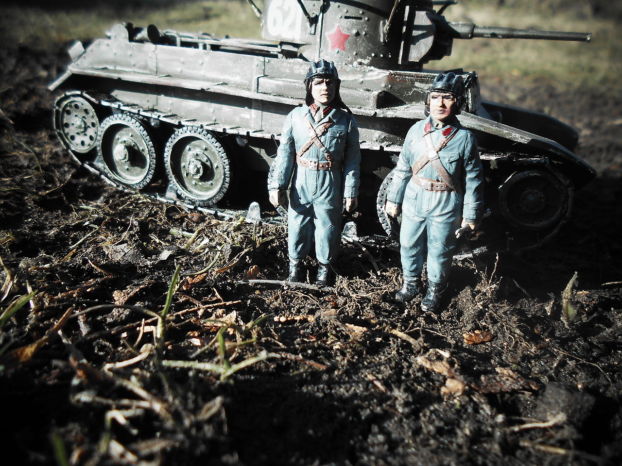 WWII Soviet Tank Crew 1939-1942 -- Plastic Model Military Figure -- 1/ ...